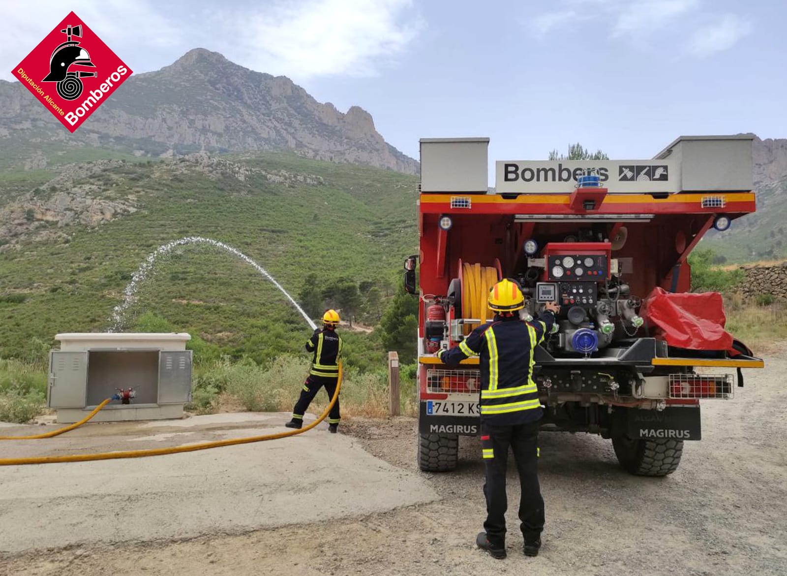 Los bomberos realizan prácticas en el Mas de la Monja | CALVARI