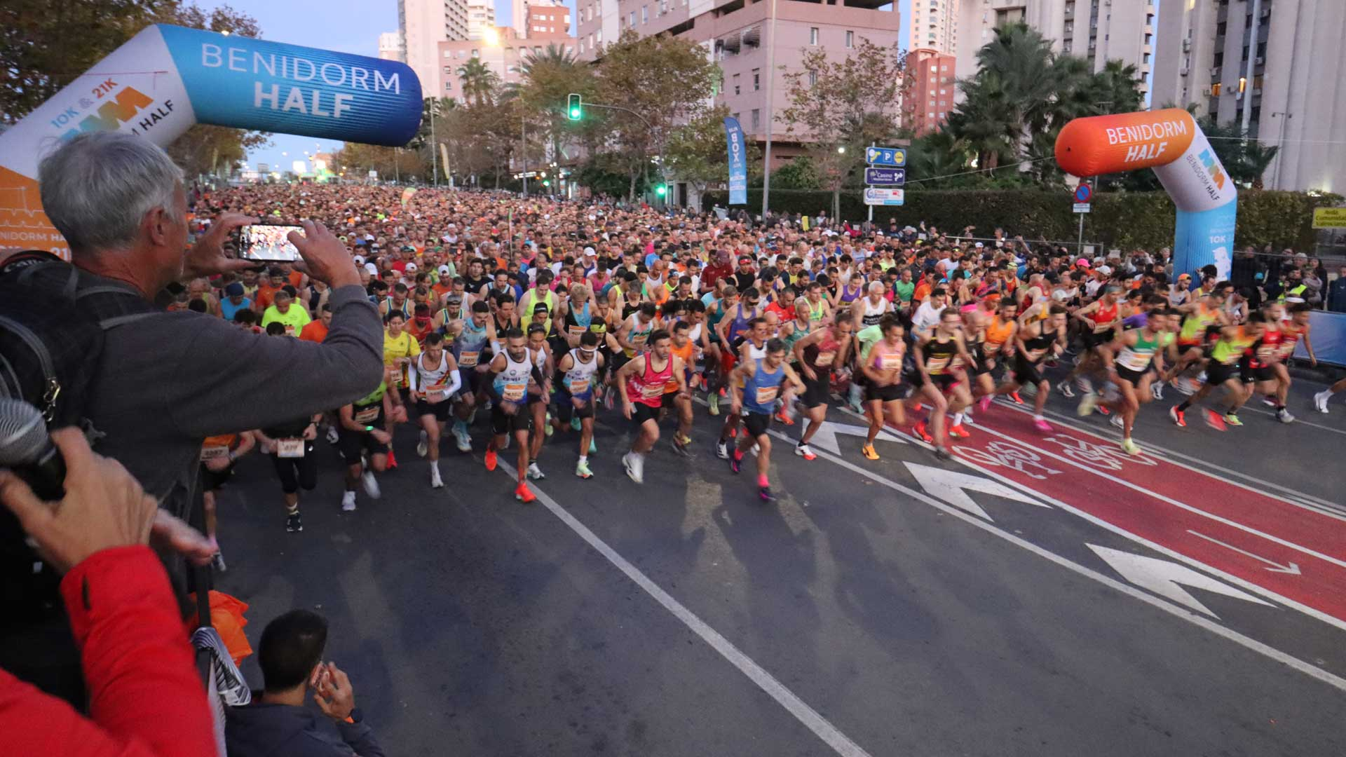 Ben Connor y Lily Partridge se imponen en una Benidorm Half que ha ...